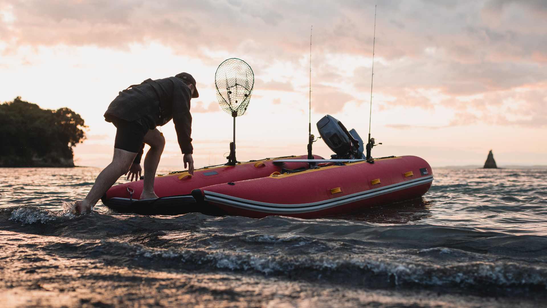 Inflatable Rescue Boat vs. Hard Shell: Full Comparison – True Kit